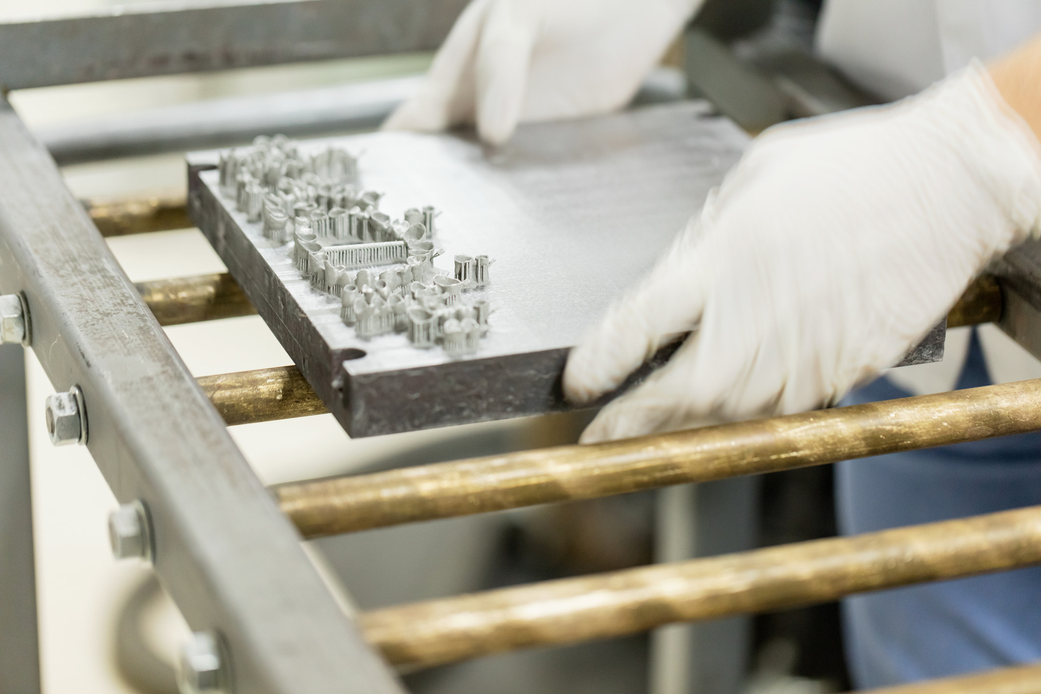 5 Business Advantages of Resurfacing Metal Additive Build Plates | PMi2
